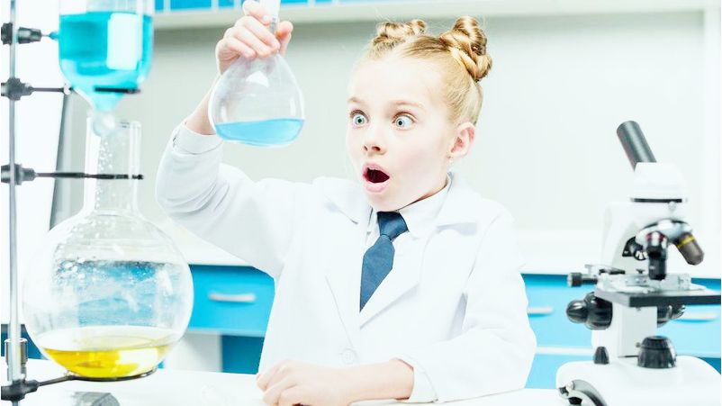 在家和小孩一起做科学实验-不需要电池自动前进的肥皂小船