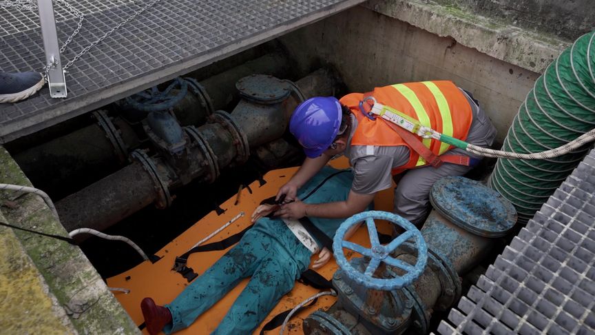 安全是一切工作生产的前提和基础!#安全生产#安全演练