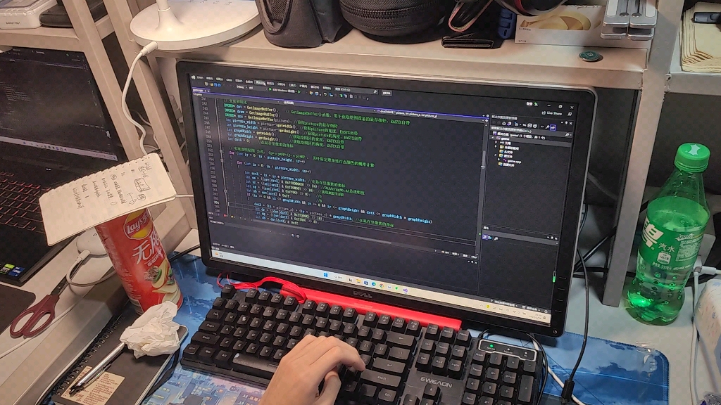 c语言编的小游戏 刚刚一个开头