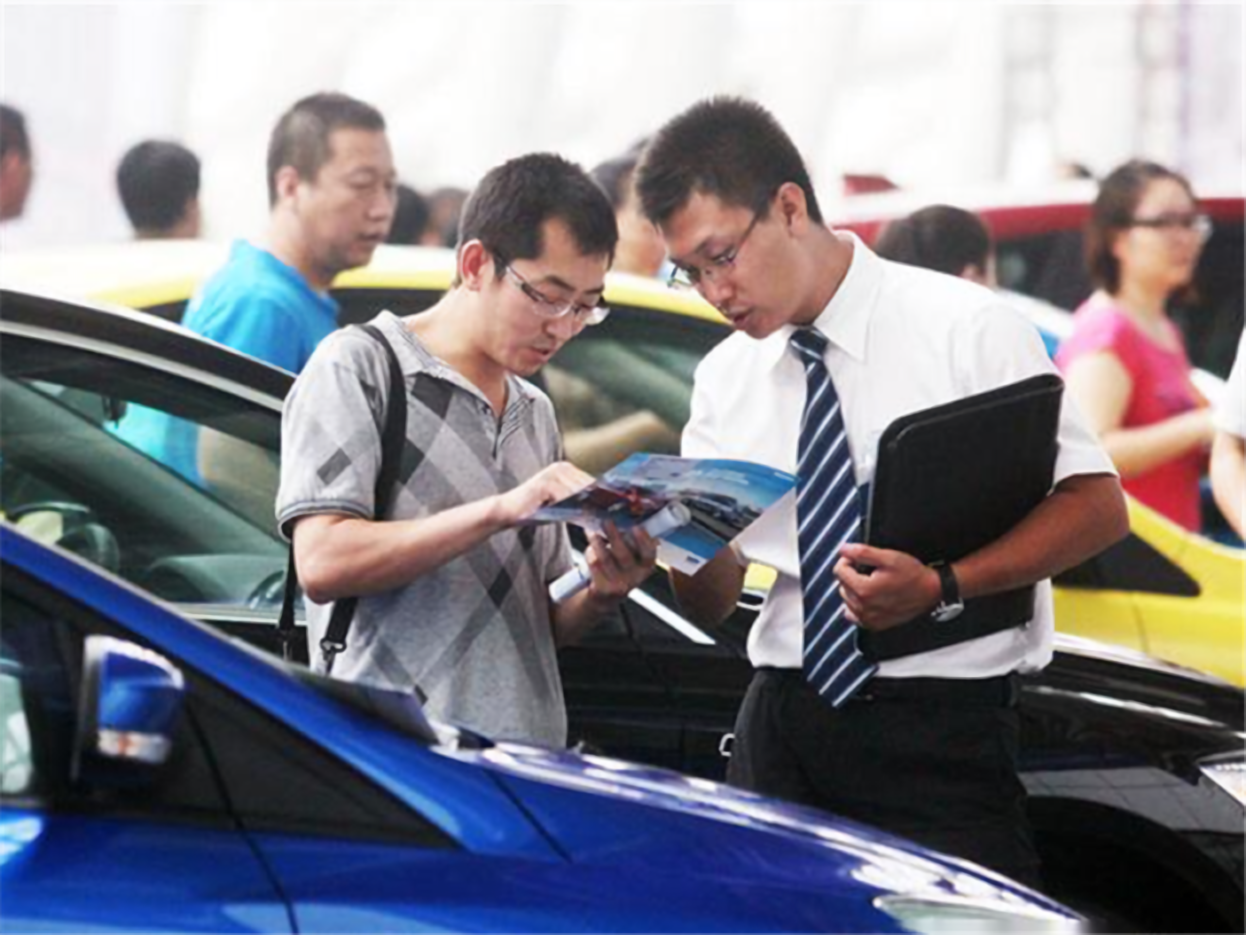 “贷款买车”和“全款买车”差多少钱?以10万计算,一目了然!