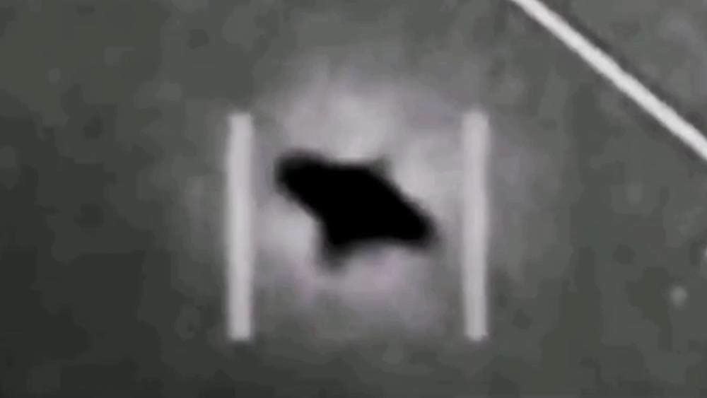 美国五角大楼公布的UFO视频,速度极快,外星人真的来...