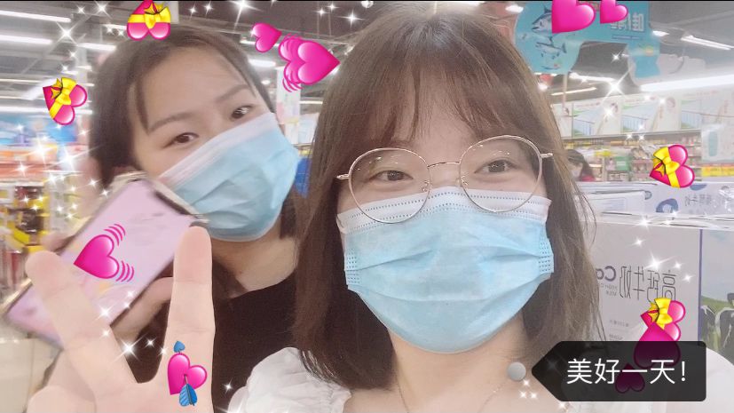 毕业生忙碌又美好的一天 ps:为什么要填的表格怎么这么多…