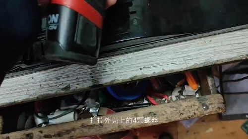 现场修一台液晶显示器赚钱真容易