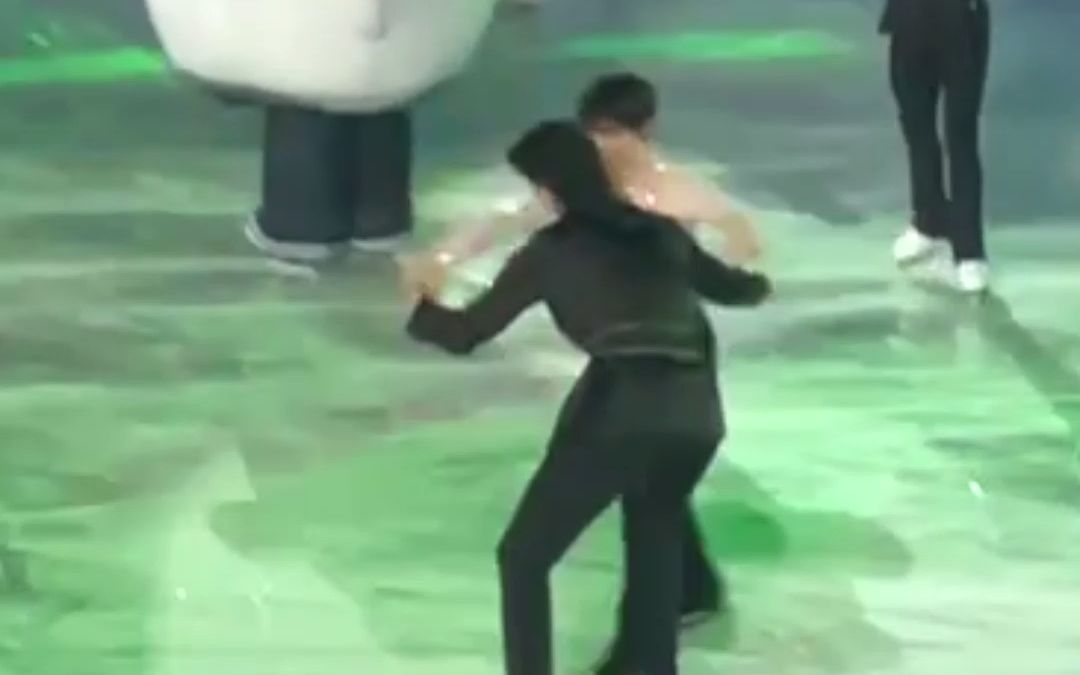 柳鑫宇抱羽生结弦8.0版