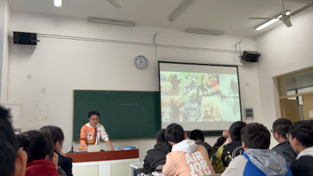 在英语课前演讲上讲动漫真是太酷了!