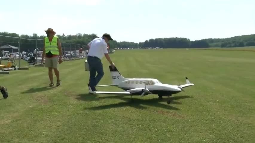 塞斯纳金翅尺度模型飞机,户外飞行表演