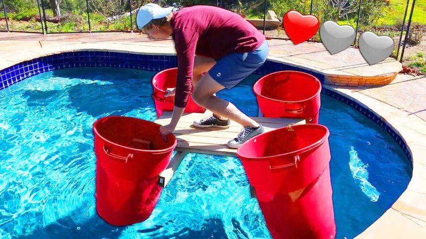 国外小伙制作的简易小船,你猜哪艘小船不会沉没?一起来见识下!