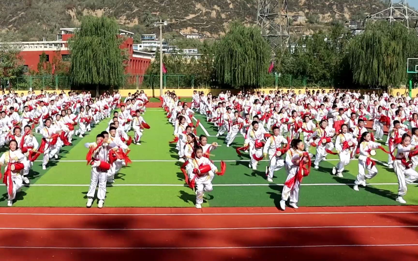 2022年杜甫川小学秋季运动会开幕式880名学生安塞腰鼓表演实况