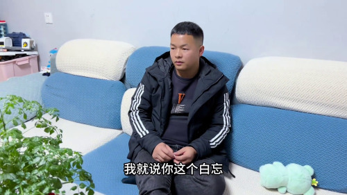 媳妇没钱还信用卡,小舅子竟然拿钱给她还,真是佩服她两姐弟