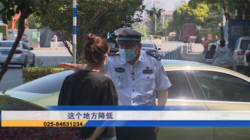 绿化带挡视线 转弯汽车撞上直行电动车