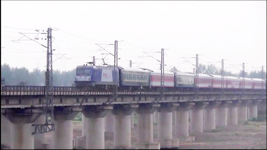 长春开往昆明的长途列车 K2288次穿越绥中兴城界河六股河