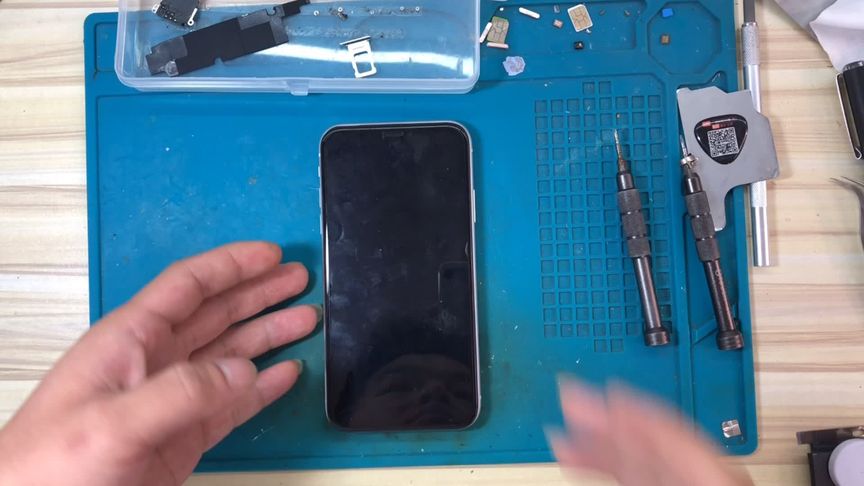 苹果手机iPhoneXR无基带无服务插卡无信号无法激活搬板救回