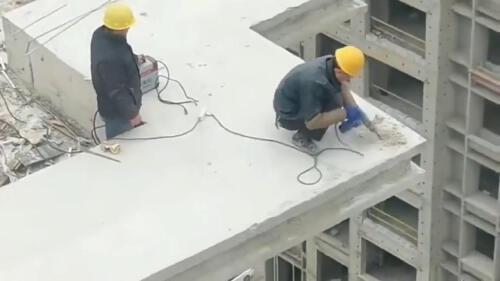 高空作业不绑安全带,太没有安全知识了!
