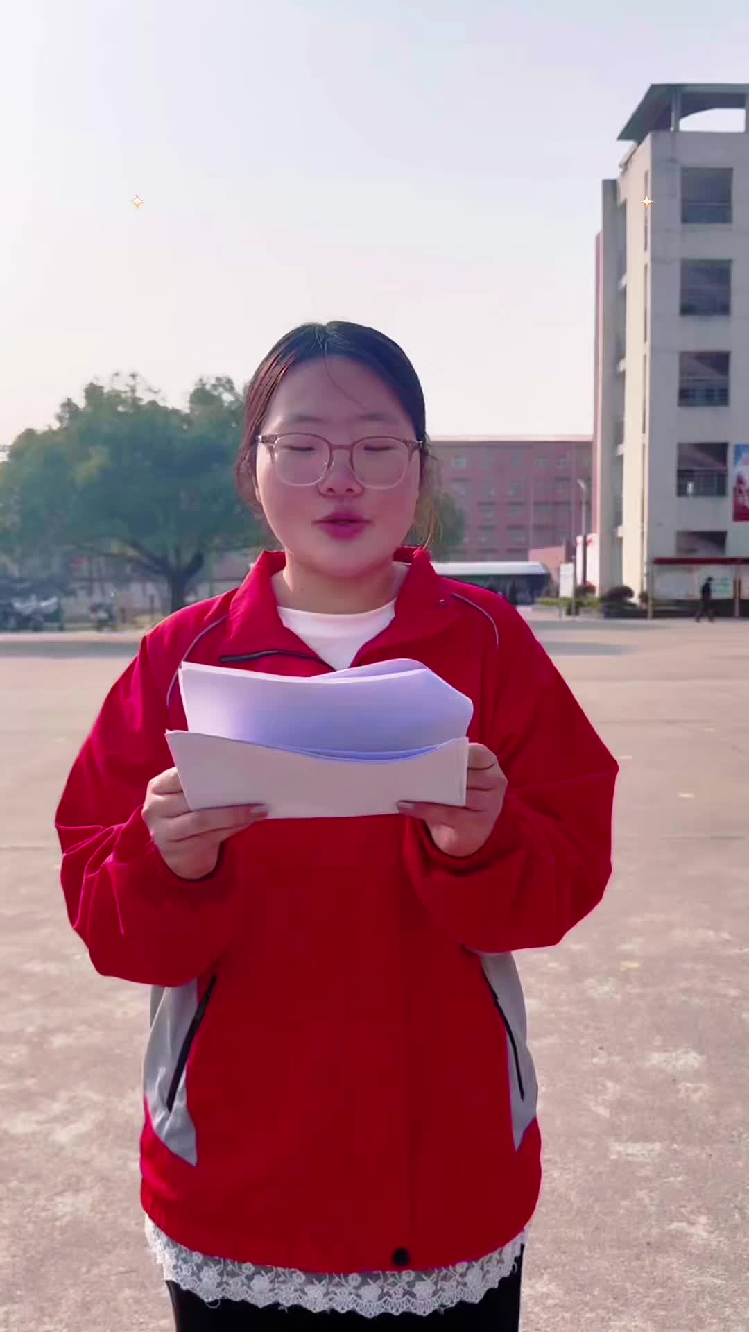 ߌ� 国旗飘扬,荣耀绽放!汝南县双语学校升旗仪式上,校长室领导为15位...