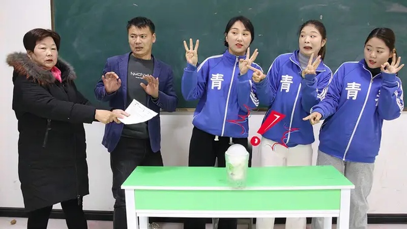 老师不能说考试两个字,否则就会放假三天,看同学们如何套路老师