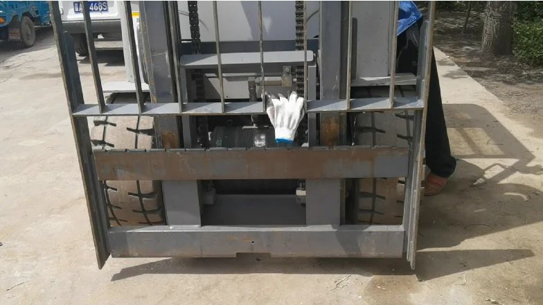 合力电动5吨叉车,处理其变速箱漏油!