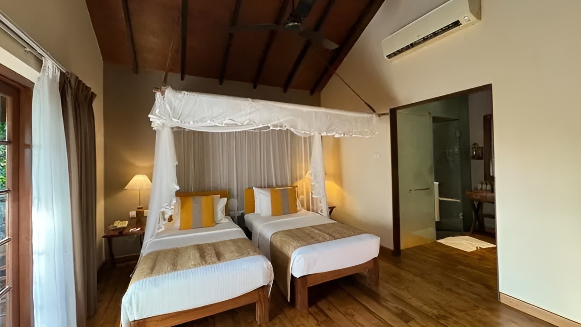 中国母女斯里兰卡旅游在酒店遇入室抢劫,当地警方已展开调查 涉事...