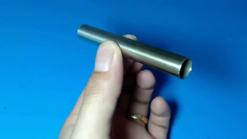 把没用的pc水管和铁棒,制造成电焊笔,看起来很厉害