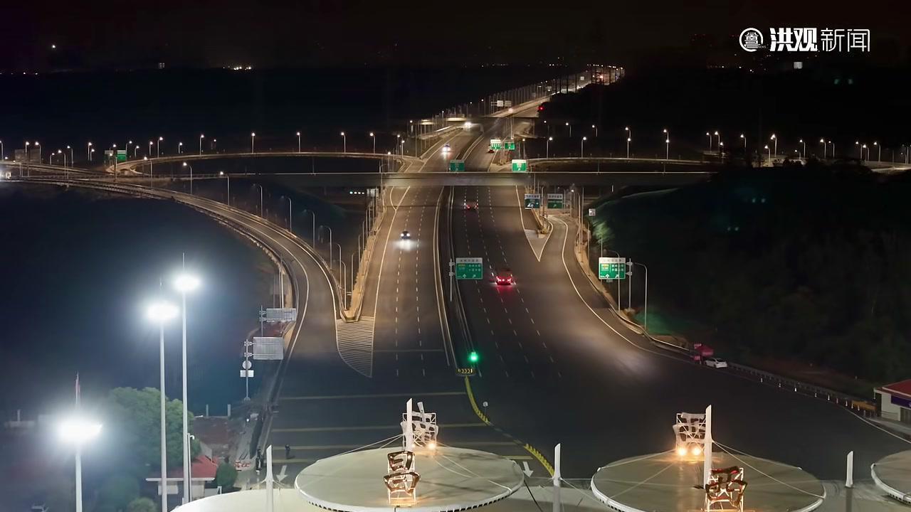 12月9日0时,昌樟高速改扩建二期工程高速段(昌西南收费站至昌西南...