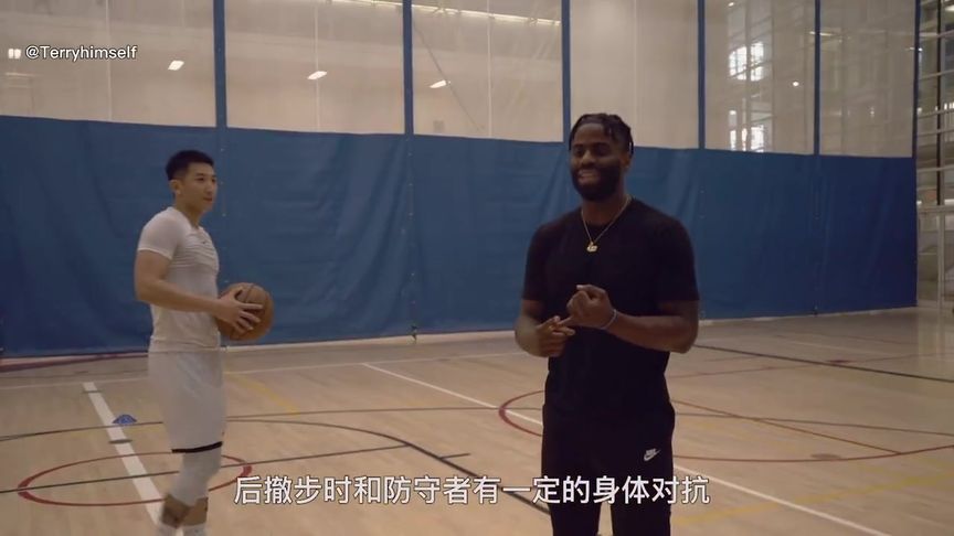 晃倒你的防守者! 明星篮球训练师后撤步投篮教学