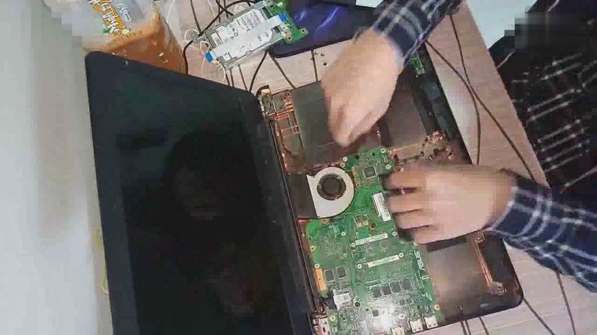 华硕笔记本拆机加硅脂实拍视频!
