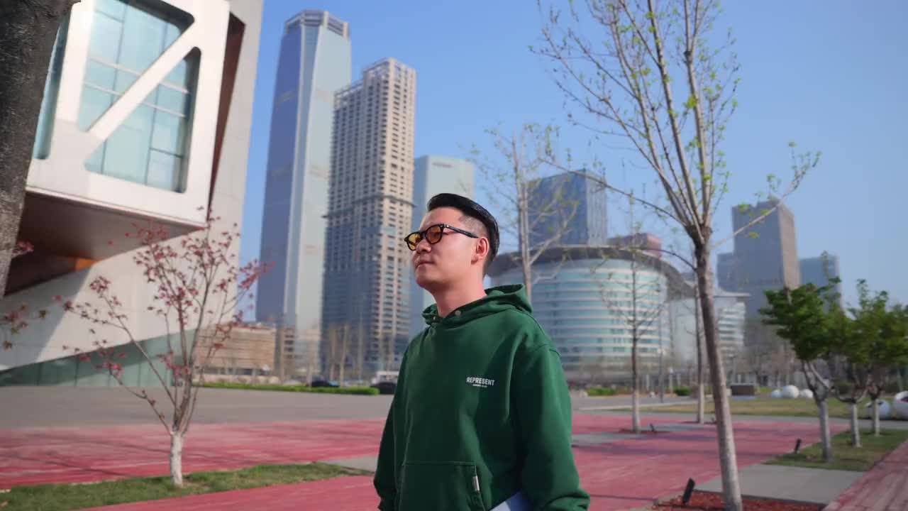 ...#华为新款笔记本上手体验 #更懂你的笔记本 在这么轻巧的机身搭载...