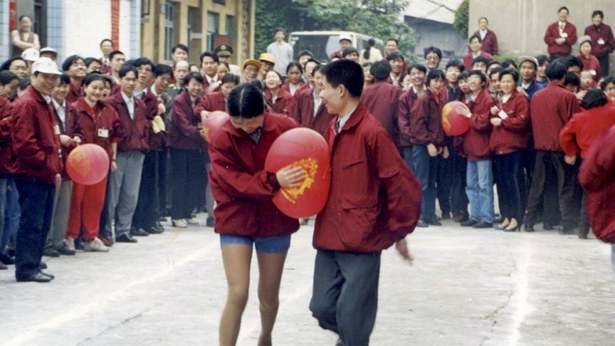 计划经济时代重庆工人的业余生活照片,他们的生活多彩多样