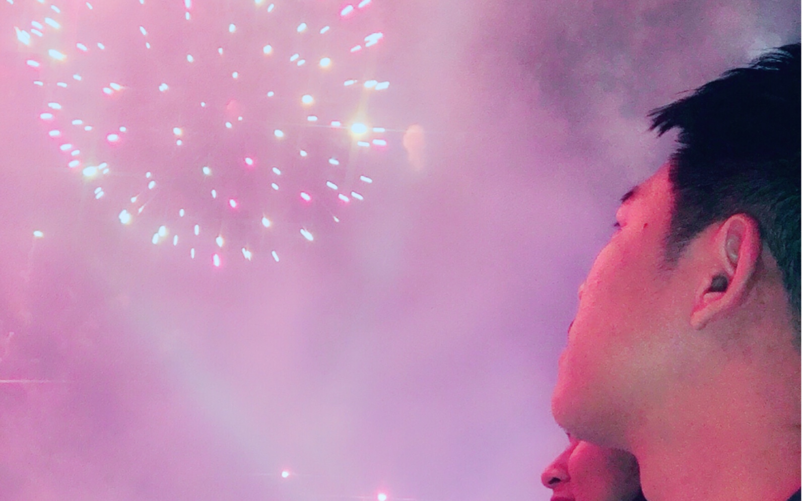 曼谷2020跨年倒计时现场非常震撼,新年快乐