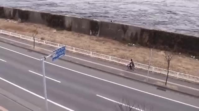 当年日本海啸亲历者拍下的视频,他们还不知道这场灾难有多严重!