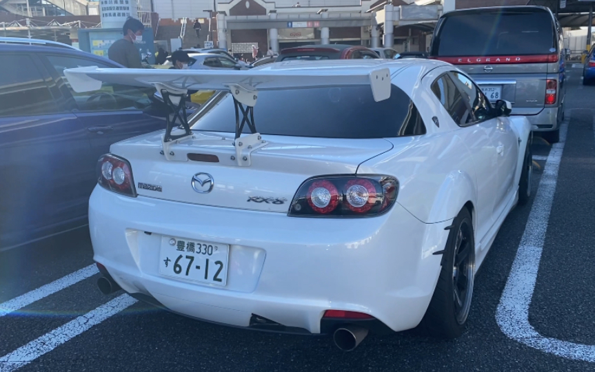 一台普通的改装马自达RX-8,亮点是Project μ的刹车。