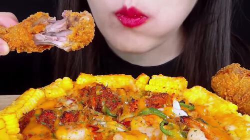 一口爆汁虾仁披萨配香酥鸡腿!这顿晚餐也太幸福了吧