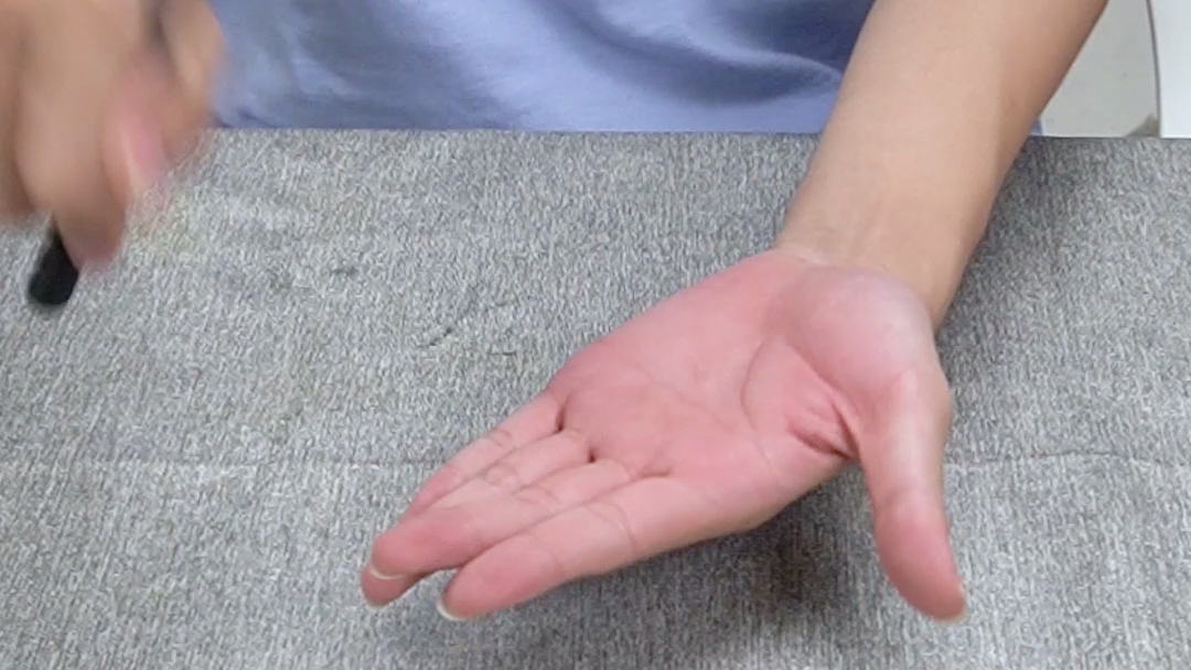 今天教你折回旋纸飞机!快学起来吧!