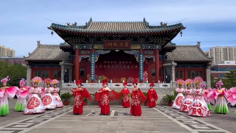 模特走秀《桃花红杏花白》华丽时尚,表演太航东方模特艺术团