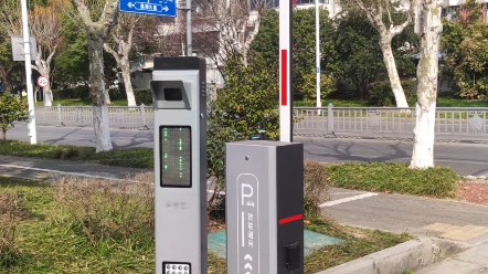 无锡无人值守车牌识别智能收费系统,车主手机扫码付费道闸自动抬杆...