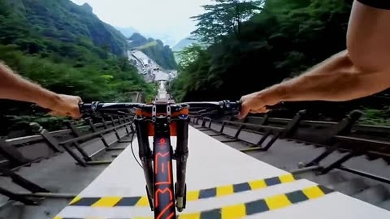 张家界天门山,极限运动的圣殿