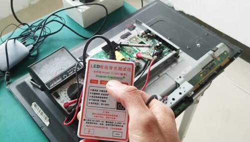 液晶电视屏幕半边亮半边暗?3招教你快速修复!