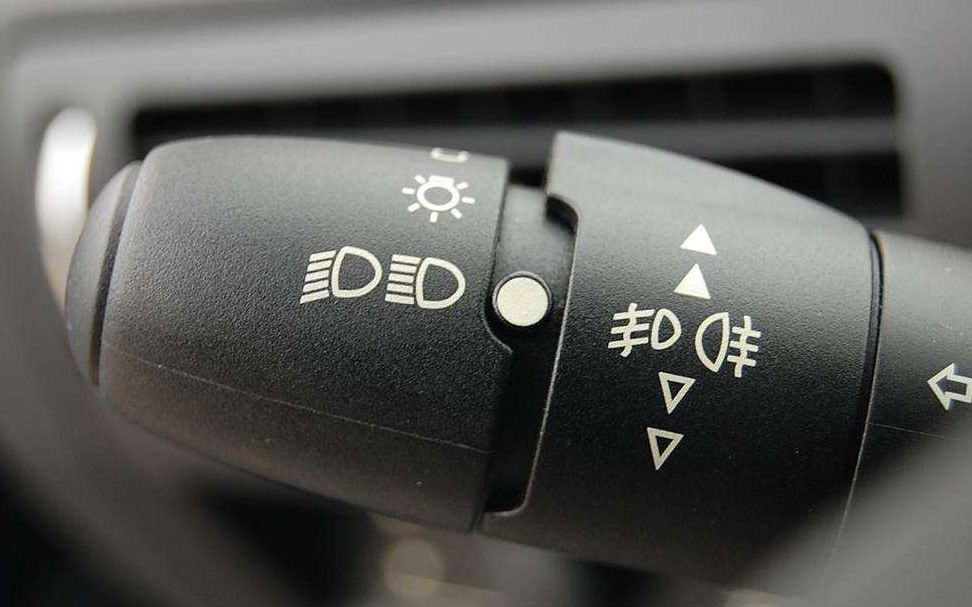 驾考科目三考试,灯光操纵杆如何正确使用?教练详细讲解,易掌握