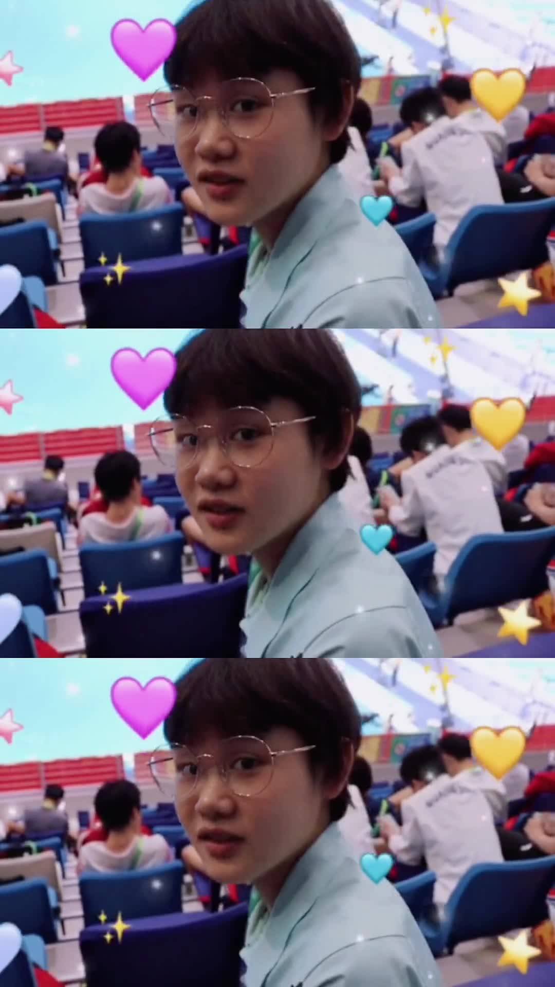 风中呆萌凌乱的张家齐哎
