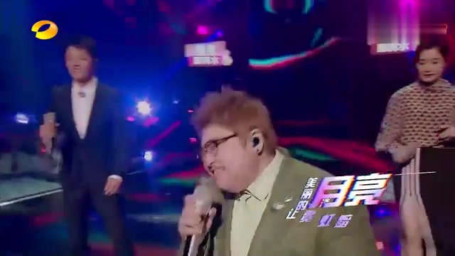 一首《月亮之上》,当韩红与曾毅rap碰撞后,孰强孰弱一眼了明!