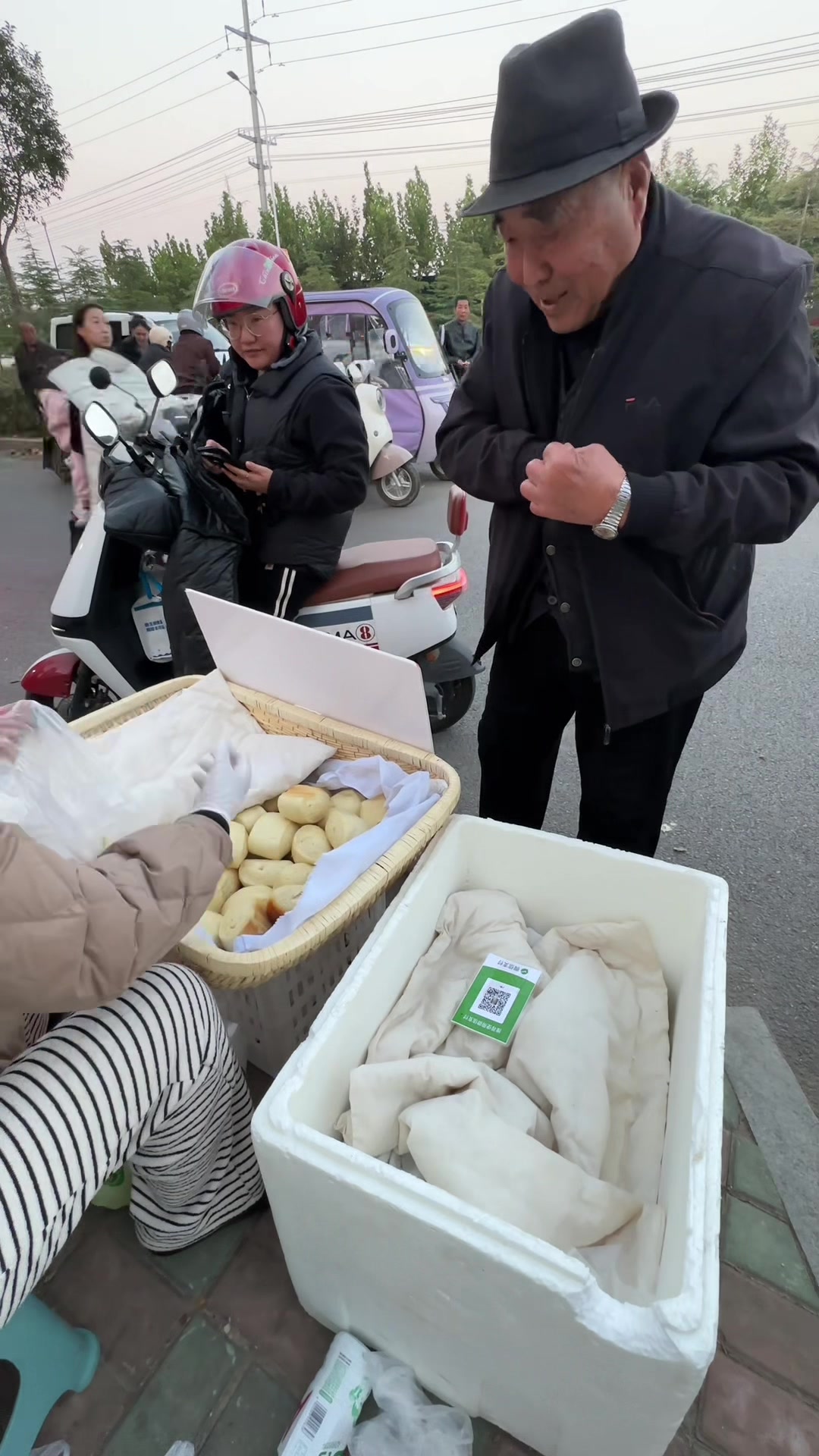 记录摆摊卖地锅馒头的一天,看看营业额能有多少#记录生活 #日常分享 ...