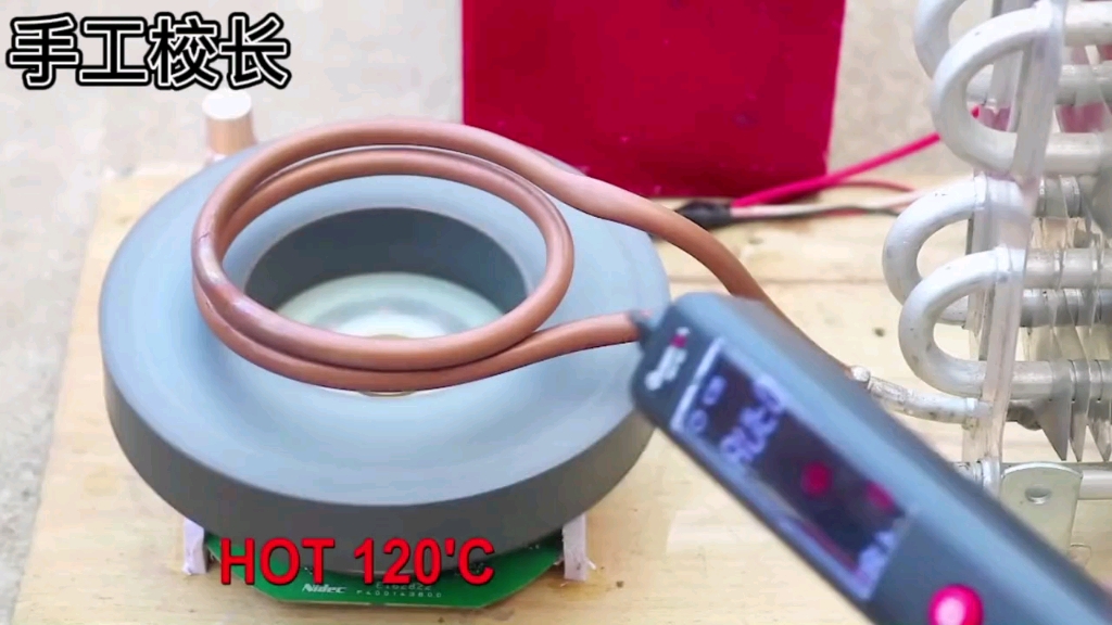 小伙利用废弃磁铁和铜管制作出加热器,放到室内温度能