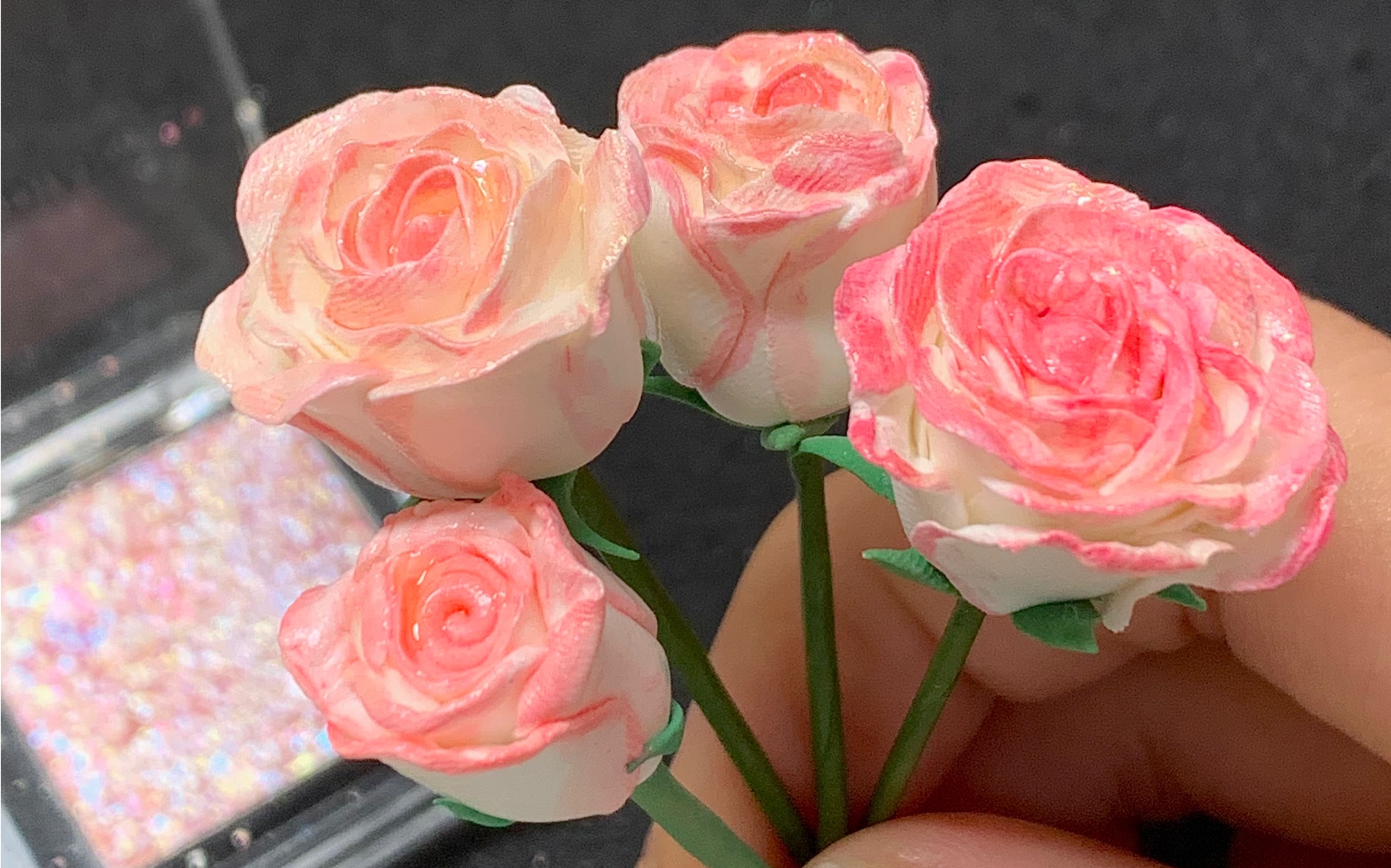 自己做一束粘土玫瑰花吧!新手也可以学会的粘土教程!