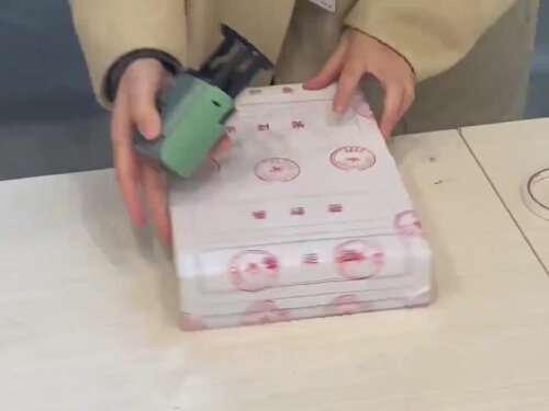 一摞标书下的密封章与无尽付出