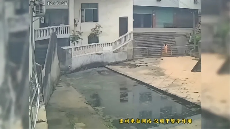 监控下恐怖的一幕!太揪心了……