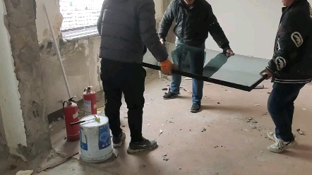 窗户玻璃安装过程