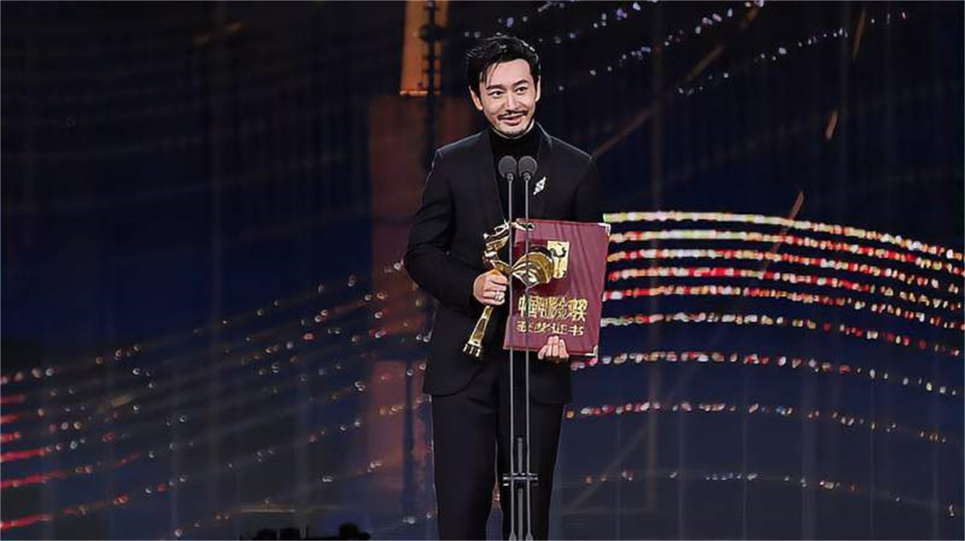 黄晓明获金鸡影帝吐心声“导演们请用我吧”,网友演啥都像自己,综艺,...