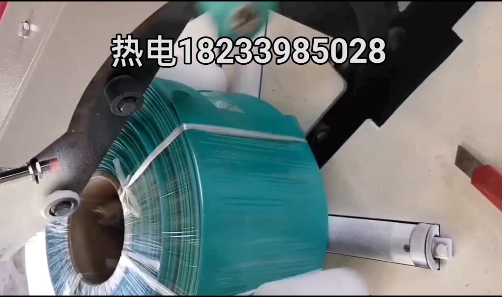 水管缠绕膜包装机工作缠绕膜裹包机演示