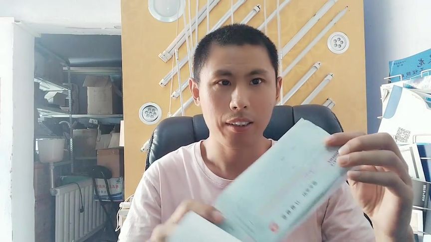 空白现金支票有一本随便写,到银行被工作人员发现支票印章有问题