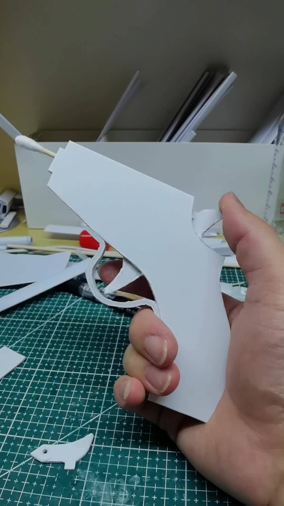 纸片枪 一张纸板