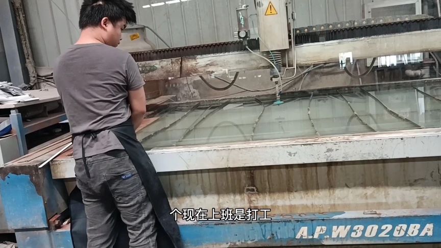 去钢化厂 加工一块玻璃! 第一次见这水刀割玻璃